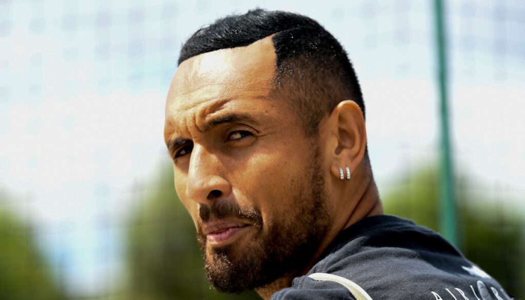 House voyeur her figure will have you weak at the knees,