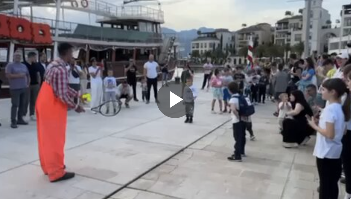 Insolite, Vidéos > Au lieu de s'entrainer, Novak Djokovic préfère faire ...