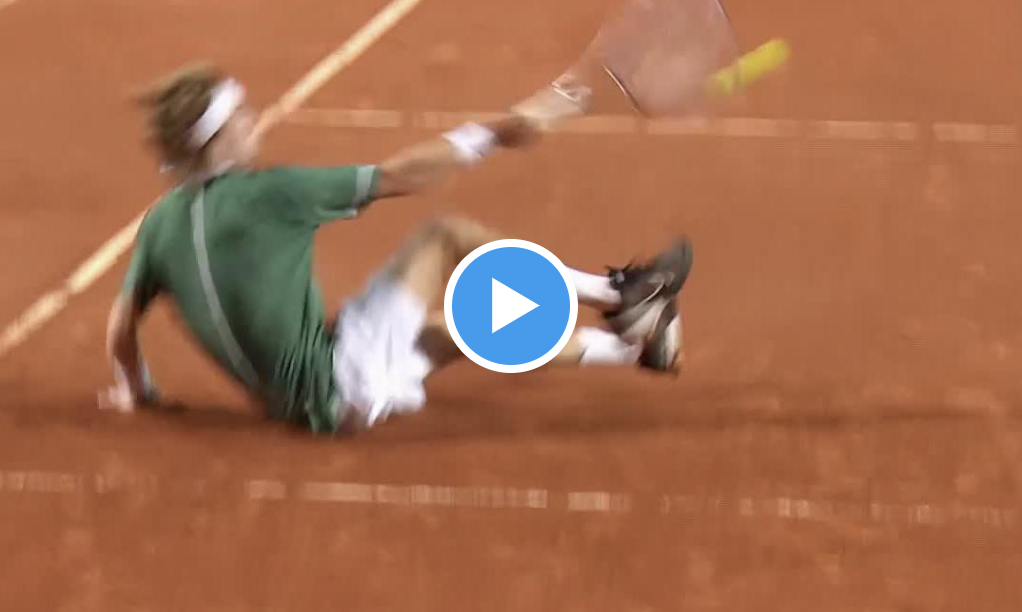 Vidéos, ATP - Rome > Même à terre, Rublev parvient à remporter le point ...